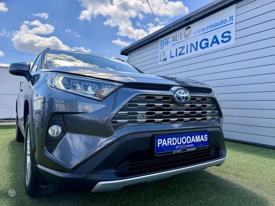 Grey Toyota RAV4 2019 in Panevezys, with an engine capacity of 2.49 L and mileage of 185 thousand km for 21500 €, photo 5 on AUTOMOTO.COM.LV