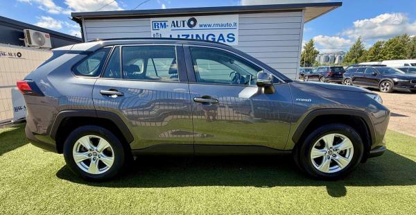 Grey Toyota RAV4 2019 in Panevezys, with an engine capacity of 2.49 L and mileage of 185 thousand km for 21500 €, photo 5 on AUTOMOTO.COM.LV