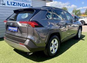 Grey Toyota RAV4 2019 in Panevezys, with an engine capacity of 2.49 L and mileage of 185 thousand km for 21500 €, photo 7 on AUTOMOTO.COM.LV