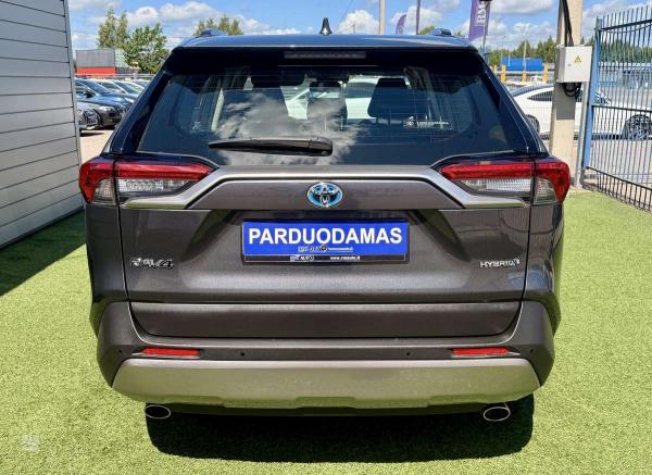 Grey Toyota RAV4 2019 in Panevezys, with an engine capacity of 2.49 L and mileage of 185 thousand km for 21500 €, photo 7 on AUTOMOTO.COM.LV