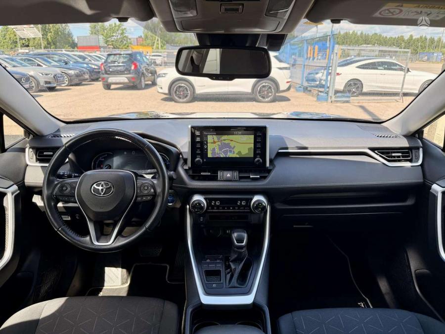 Grey Toyota RAV4 2019 in Panevezys, with an engine capacity of 2.49 L and mileage of 185 thousand km for 21500 €, photo 14 on AUTOMOTO.COM.LV