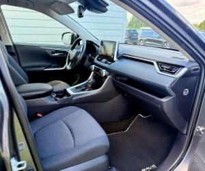 Grey Toyota RAV4 2019 in Panevezys, with an engine capacity of 2.49 L and mileage of 185 thousand km for 21500 €, photo 20 on AUTOMOTO.COM.LV