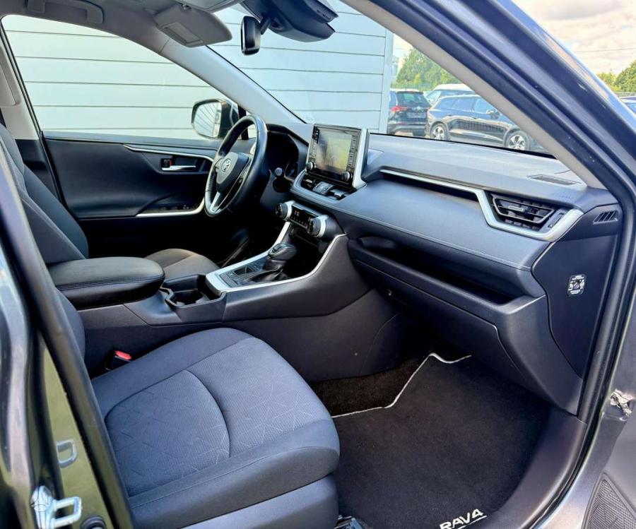 Grey Toyota RAV4 2019 in Panevezys, with an engine capacity of 2.49 L and mileage of 185 thousand km for 21500 €, photo 20 on AUTOMOTO.COM.LV
