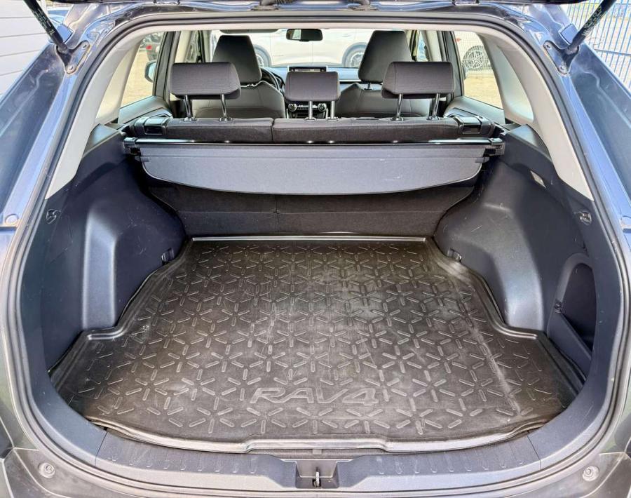 Grey Toyota RAV4 2019 in Panevezys, with an engine capacity of 2.49 L and mileage of 185 thousand km for 21500 €, photo 26 on AUTOMOTO.COM.LV
