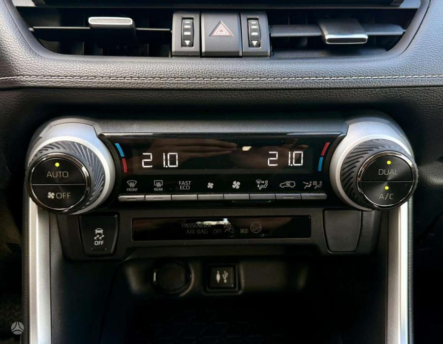 Grey Toyota RAV4 2019 in Panevezys, with an engine capacity of 2.49 L and mileage of 185 thousand km for 21500 €, photo 28 on AUTOMOTO.COM.LV
