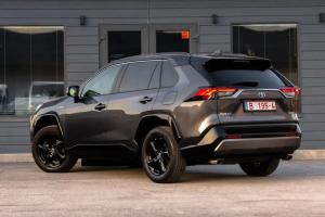 Grey Toyota RAV4 2019 in Jelgava, with an engine capacity of 2.50 L and mileage of 110 thousand km for 28700 €, photo 3 on AUTOMOTO.COM.LV