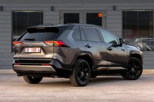 Grey Toyota RAV4 2019 in Jelgava, with an engine capacity of 2.50 L and mileage of 110 thousand km for 28700 €, photo 5 on AUTOMOTO.COM.LV