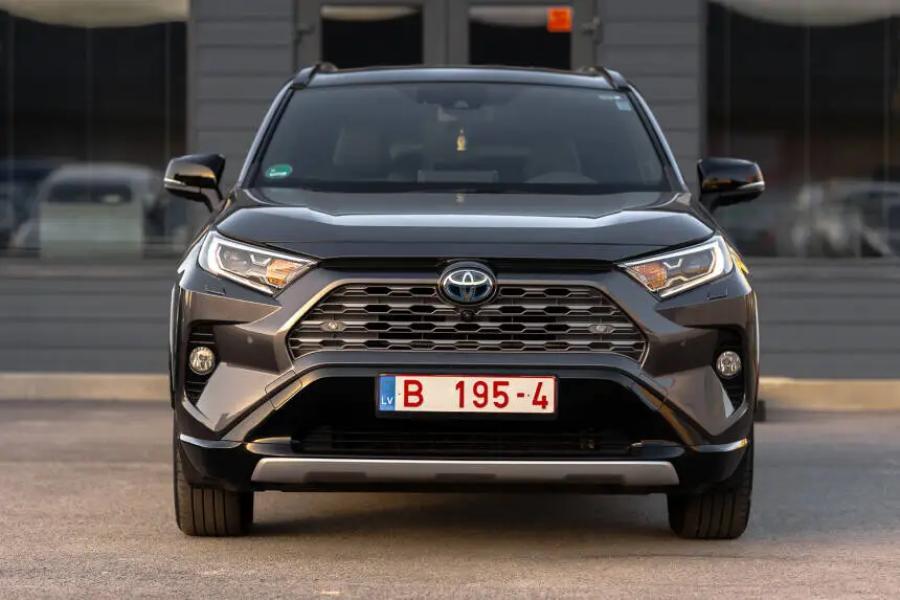 Grey Toyota RAV4 2019 in Jelgava, with an engine capacity of 2.50 L and mileage of 110 thousand km for 28700 €, photo 6 on AUTOMOTO.COM.LV