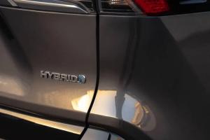 Grey Toyota RAV4 2019 in Jelgava, with an engine capacity of 2.50 L and mileage of 110 thousand km for 28700 €, photo 9 on AUTOMOTO.COM.LV
