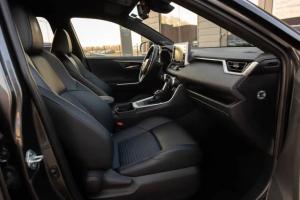 Grey Toyota RAV4 2019 in Jelgava, with an engine capacity of 2.50 L and mileage of 110 thousand km for 28700 €, photo 11 on AUTOMOTO.COM.LV