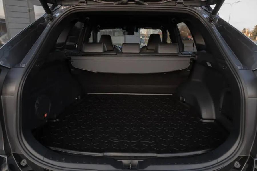 Grey Toyota RAV4 2019 in Jelgava, with an engine capacity of 2.50 L and mileage of 110 thousand km for 28700 €, photo 15 on AUTOMOTO.COM.LV