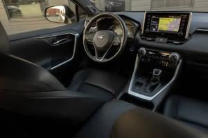 Grey Toyota RAV4 2019 in Jelgava, with an engine capacity of 2.50 L and mileage of 110 thousand km for 28700 €, photo 17 on AUTOMOTO.COM.LV
