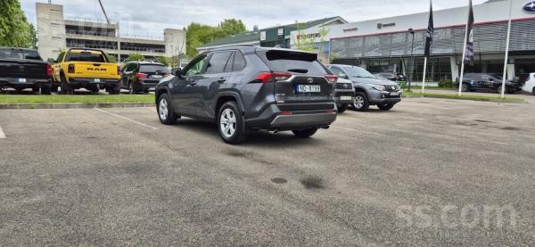 Pelēks Toyota RAV4 2019 Rīga, ar dzinēja tilpumu 2.00 L un nobraukumu 160 tūkst. km par 18000 €, foto 3 vietnē AUTOMOTO.COM.LV