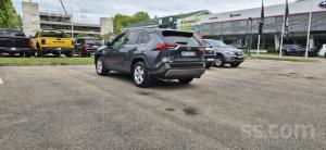 Pelēks Toyota RAV4 2019 Rīga, ar dzinēja tilpumu 2.00 L un nobraukumu 160 tūkst. km par 18000 €, foto 4 vietnē AUTOMOTO.COM.LV