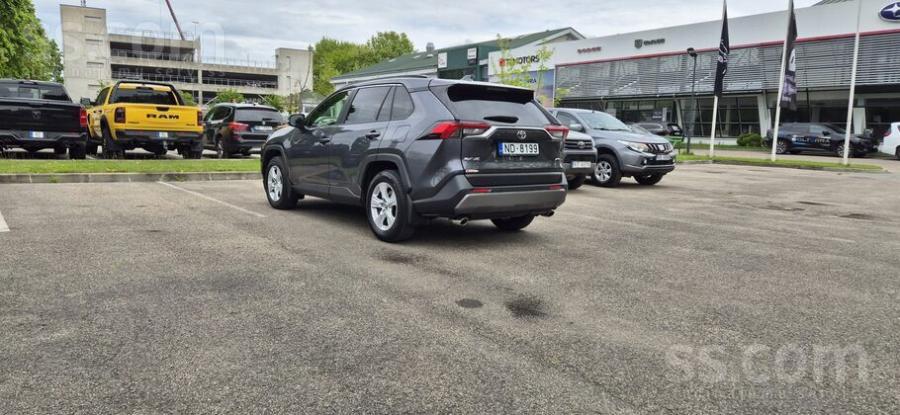 Pelēks Toyota RAV4 2019 Rīga, ar dzinēja tilpumu 2.00 L un nobraukumu 160 tūkst. km par 18000 €, foto 4 vietnē AUTOMOTO.COM.LV