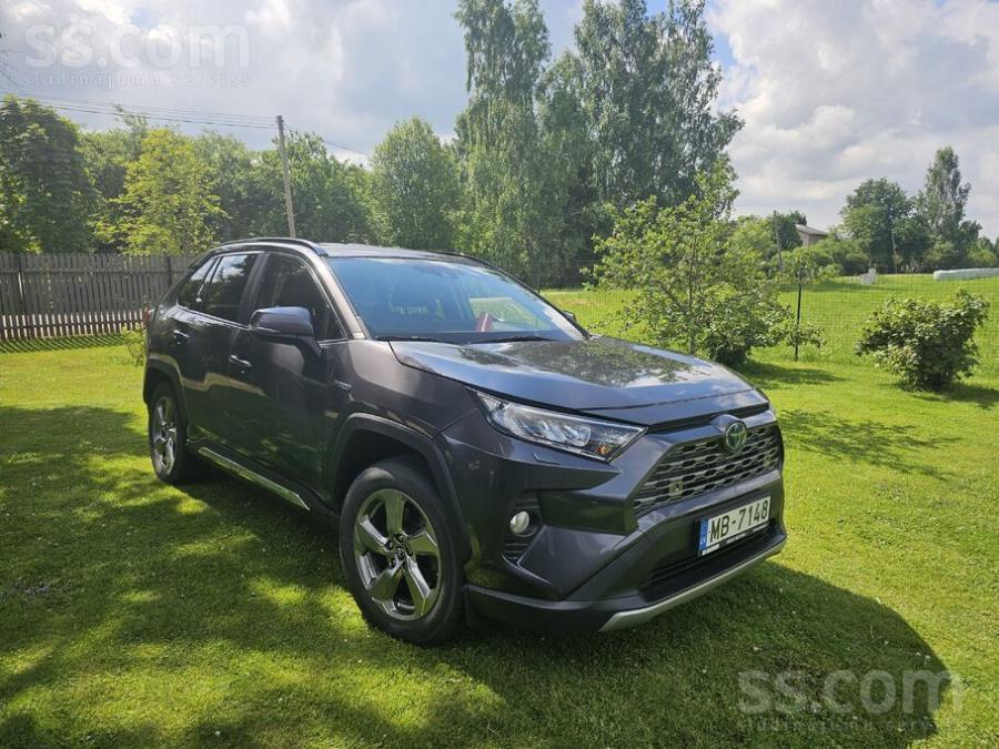 Pelēks Toyota RAV4 2019 Madona, ar dzinēja tilpumu 2.50 L un nobraukumu 150 tūkst. km par 21999 €, foto 1 vietnē AUTOMOTO.COM.LV