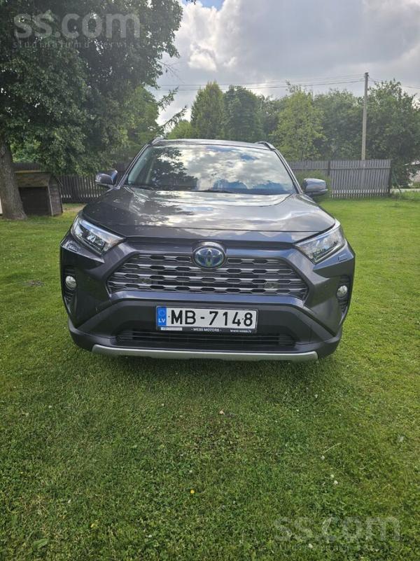 Pelēks Toyota RAV4 2019 Madona, ar dzinēja tilpumu 2.50 L un nobraukumu 150 tūkst. km par 21999 €, foto 2 vietnē AUTOMOTO.COM.LV