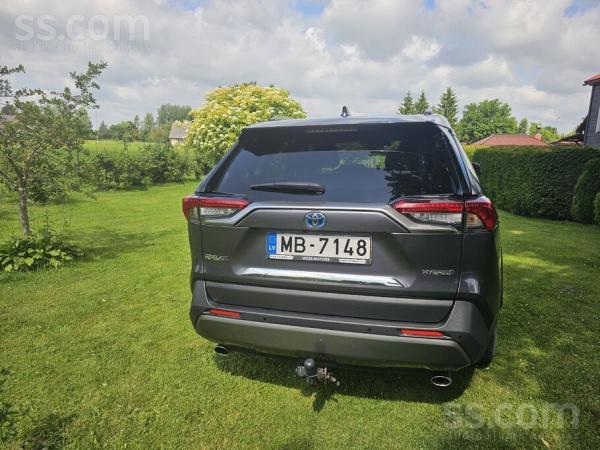 Pelēks Toyota RAV4 2019 Madona, ar dzinēja tilpumu 2.50 L un nobraukumu 150 tūkst. km par 21999 €, foto 3 vietnē AUTOMOTO.COM.LV