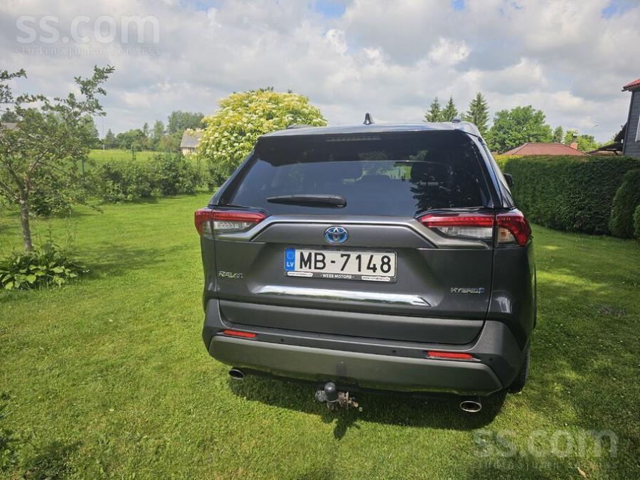 Pelēks Toyota RAV4 2019 Madona, ar dzinēja tilpumu 2.50 L un nobraukumu 150 tūkst. km par 21999 €, foto 4 vietnē AUTOMOTO.COM.LV