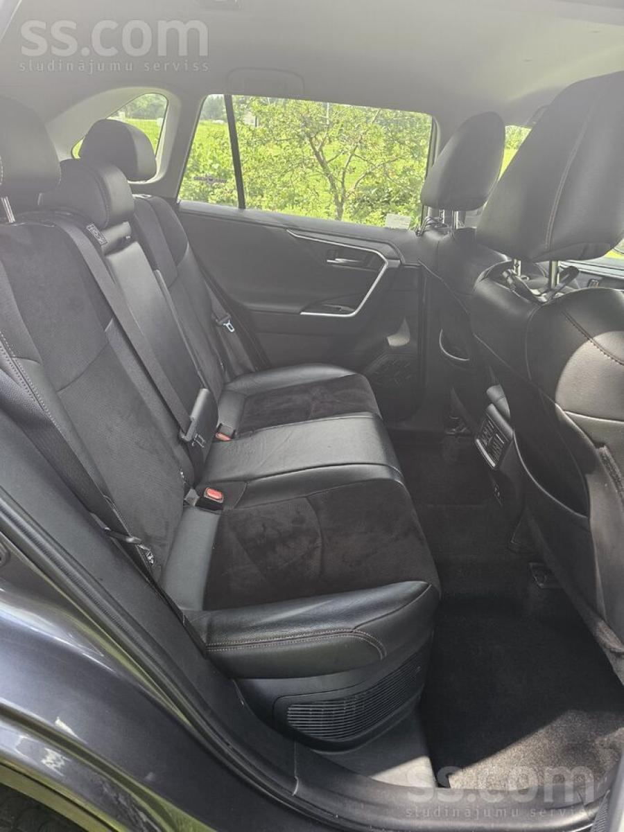 Pelēks Toyota RAV4 2019 Madona, ar dzinēja tilpumu 2.50 L un nobraukumu 150 tūkst. km par 21999 €, foto 7 vietnē AUTOMOTO.COM.LV