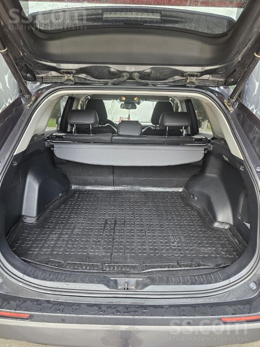 Pelēks Toyota RAV4 2019 Madona, ar dzinēja tilpumu 2.50 L un nobraukumu 150 tūkst. km par 21999 €, foto 8 vietnē AUTOMOTO.COM.LV