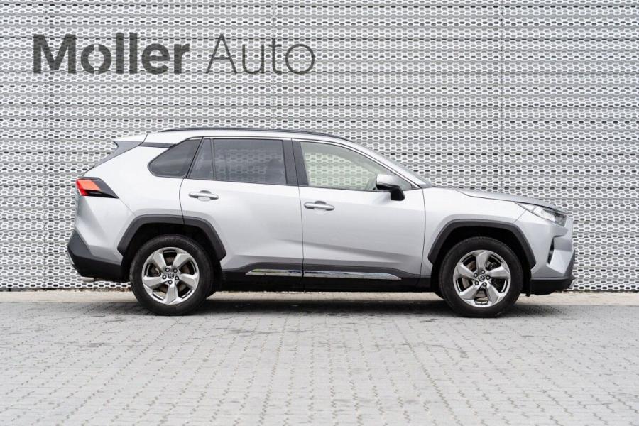 Pelēks Toyota RAV4 2019 Mārupe, ar dzinēja tilpumu 2.00 L un nobraukumu 75 tūkst. km par 24950 €, foto 6 vietnē AUTOMOTO.COM.LV