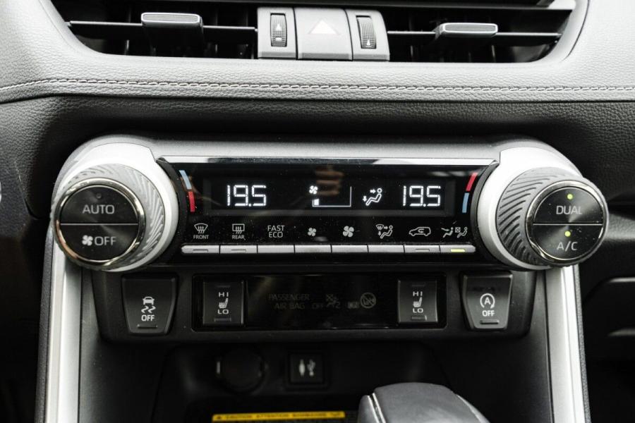 Pelēks Toyota RAV4 2019 Mārupe, ar dzinēja tilpumu 2.00 L un nobraukumu 75 tūkst. km par 24950 €, foto 17 vietnē AUTOMOTO.COM.LV