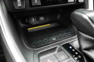 Pelēks Toyota RAV4 2019 Mārupe, ar dzinēja tilpumu 2.00 L un nobraukumu 75 tūkst. km par 24950 €, foto 18 vietnē AUTOMOTO.COM.LV