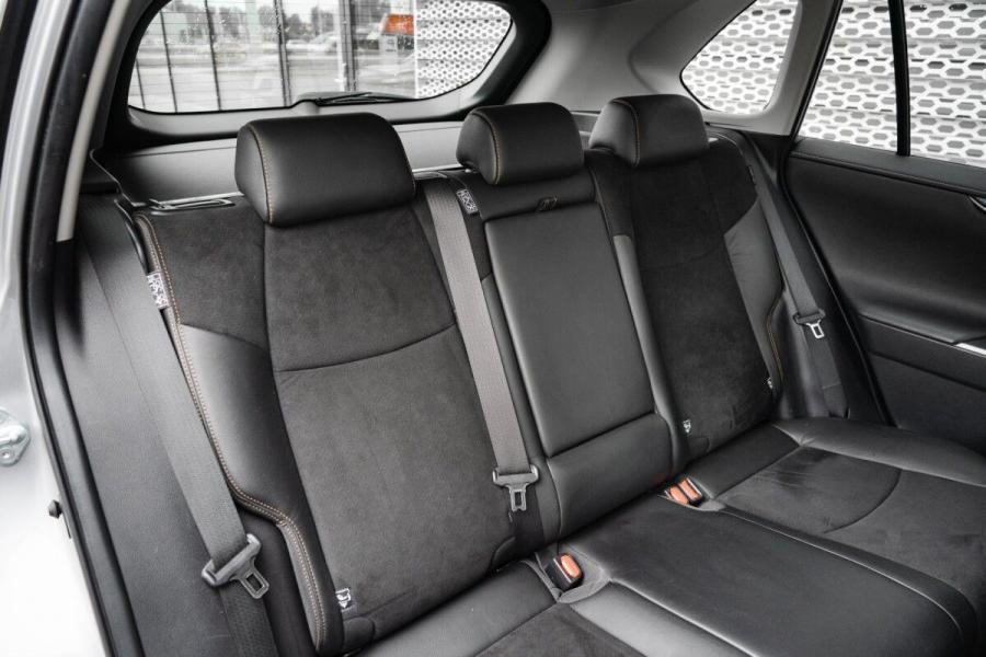 Pelēks Toyota RAV4 2019 Mārupe, ar dzinēja tilpumu 2.00 L un nobraukumu 75 tūkst. km par 24950 €, foto 20 vietnē AUTOMOTO.COM.LV