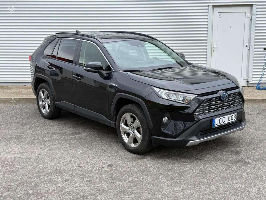 Pelēks Toyota RAV4 2019 Viļņa, ar dzinēja tilpumu 2.49 L un nobraukumu 62 tūkst. km par 28250 €, foto 3 vietnē AUTOMOTO.COM.LV