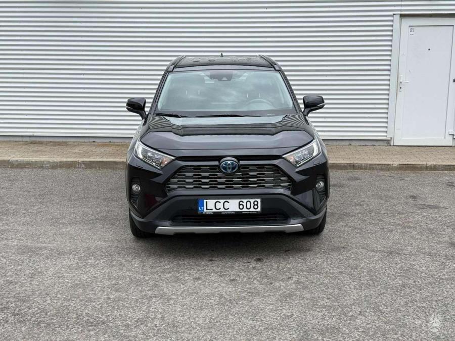 Pelēks Toyota RAV4 2019 Viļņa, ar dzinēja tilpumu 2.49 L un nobraukumu 62 tūkst. km par 28250 €, foto 6 vietnē AUTOMOTO.COM.LV