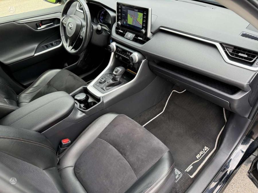 Pelēks Toyota RAV4 2019 Viļņa, ar dzinēja tilpumu 2.49 L un nobraukumu 62 tūkst. km par 28250 €, foto 8 vietnē AUTOMOTO.COM.LV