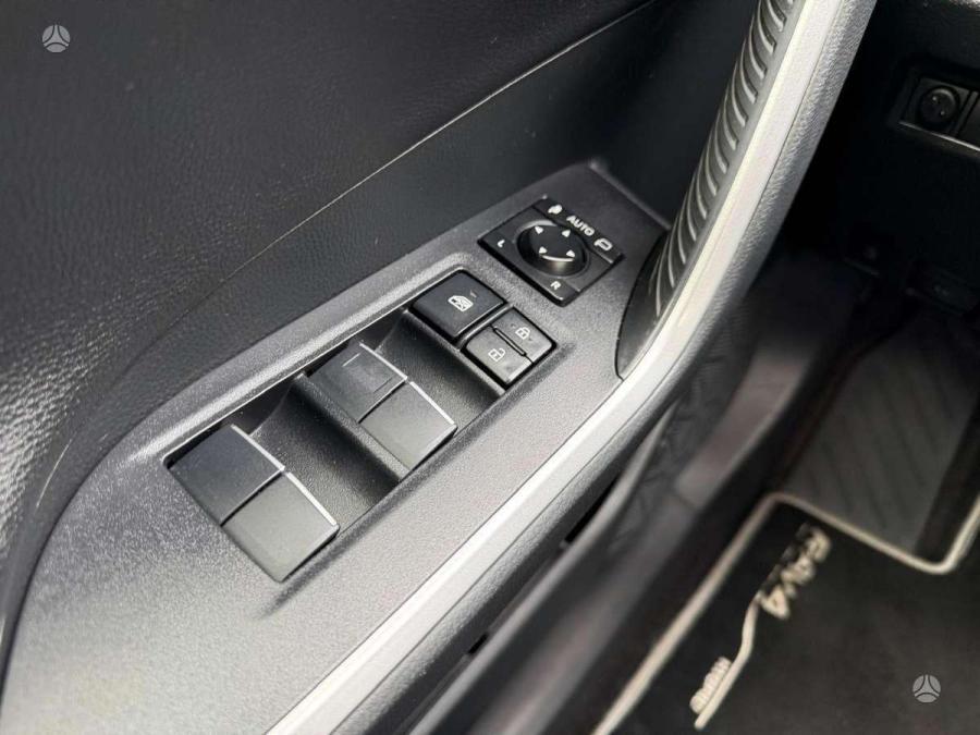 Pelēks Toyota RAV4 2019 Viļņa, ar dzinēja tilpumu 2.49 L un nobraukumu 62 tūkst. km par 28250 €, foto 16 vietnē AUTOMOTO.COM.LV