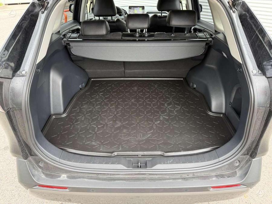 Pelēks Toyota RAV4 2019 Viļņa, ar dzinēja tilpumu 2.49 L un nobraukumu 62 tūkst. km par 28250 €, foto 18 vietnē AUTOMOTO.COM.LV