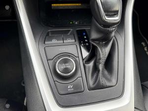 Pelēks Toyota RAV4 2019 Viļņa, ar dzinēja tilpumu 2.49 L un nobraukumu 62 tūkst. km par 28250 €, foto 21 vietnē AUTOMOTO.COM.LV