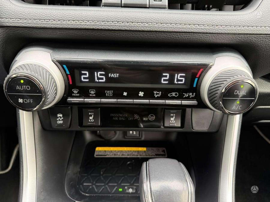 Pelēks Toyota RAV4 2019 Viļņa, ar dzinēja tilpumu 2.49 L un nobraukumu 62 tūkst. km par 28250 €, foto 22 vietnē AUTOMOTO.COM.LV
