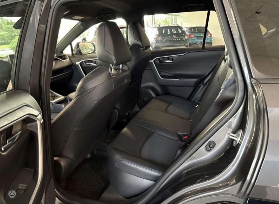 Pelēks Toyota RAV4 2019 Utena, ar dzinēja tilpumu 2.49 L un nobraukumu 155 tūkst. km par 24900 €, foto 14 vietnē AUTOMOTO.COM.LV