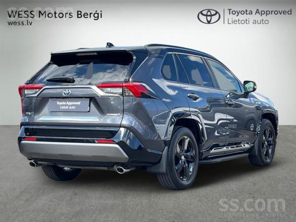 Grey Toyota RAV4 2019 in Riga, with an engine capacity of 2.50 L and mileage of 102 thousand km for 27990 €, photo 2 on AUTOMOTO.COM.LV