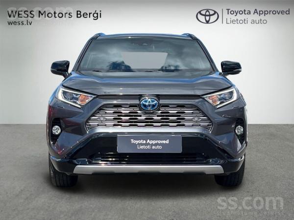 Grey Toyota RAV4 2019 in Riga, with an engine capacity of 2.50 L and mileage of 102 thousand km for 27990 €, photo 5 on AUTOMOTO.COM.LV