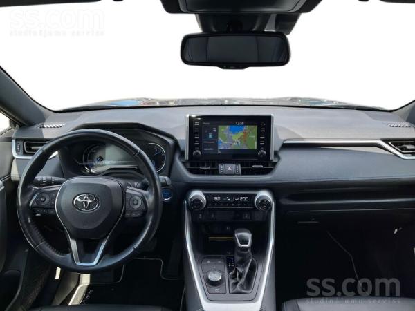 Grey Toyota RAV4 2019 in Riga, with an engine capacity of 2.50 L and mileage of 102 thousand km for 27990 €, photo 8 on AUTOMOTO.COM.LV