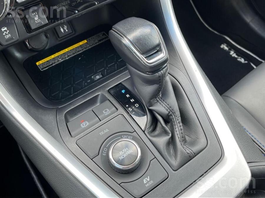 Pelēks Toyota RAV4 2019 Rīga, ar dzinēja tilpumu 2.50 L un nobraukumu 102 tūkst. km par 27990 €, foto 17 vietnē AUTOMOTO.COM.LV