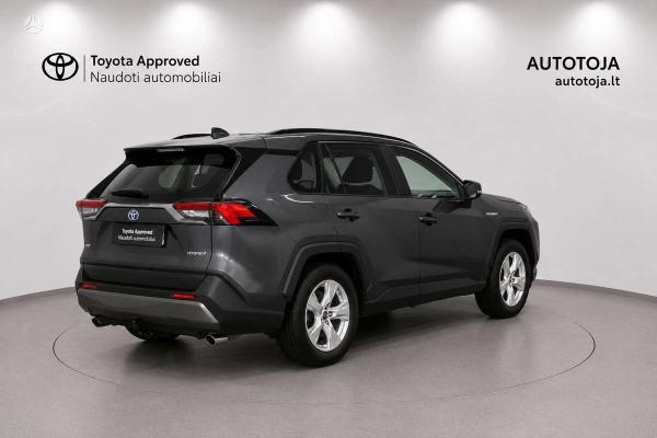 Grey Toyota RAV4 2019 in Kaunas, with an engine capacity of 2.49 L and mileage of 114 thousand km for 26900 €, photo 2 on AUTOMOTO.COM.LV
