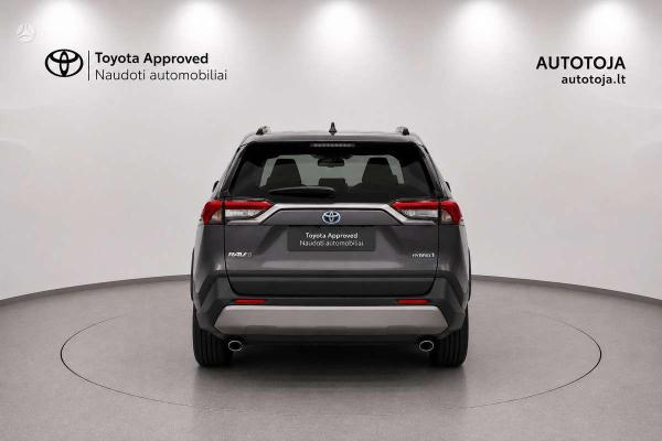 Grey Toyota RAV4 2019 in Kaunas, with an engine capacity of 2.49 L and mileage of 114 thousand km for 26900 €, photo 4 on AUTOMOTO.COM.LV