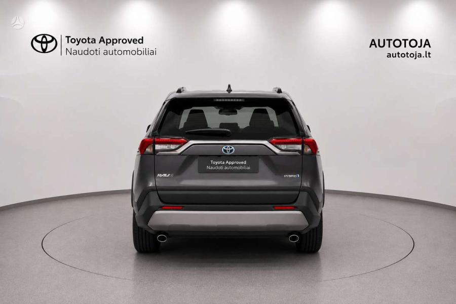 Grey Toyota RAV4 2019 in Kaunas, with an engine capacity of 2.49 L and mileage of 114 thousand km for 26900 €, photo 5 on AUTOMOTO.COM.LV