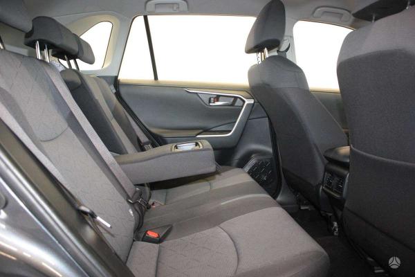 Grey Toyota RAV4 2019 in Kaunas, with an engine capacity of 2.49 L and mileage of 114 thousand km for 26900 €, photo 7 on AUTOMOTO.COM.LV