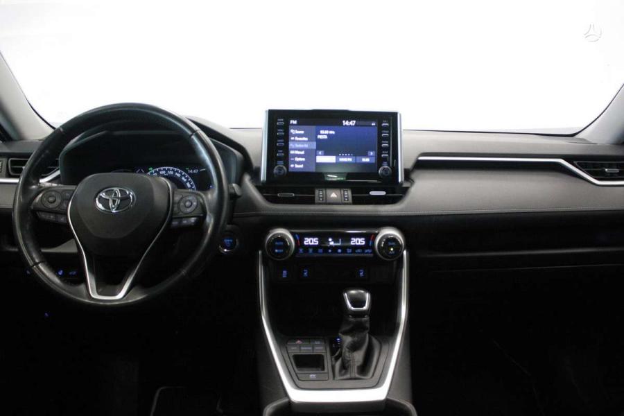 Grey Toyota RAV4 2019 in Kaunas, with an engine capacity of 2.49 L and mileage of 114 thousand km for 26900 €, photo 9 on AUTOMOTO.COM.LV