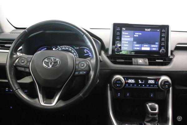 Grey Toyota RAV4 2019 in Kaunas, with an engine capacity of 2.49 L and mileage of 114 thousand km for 26900 €, photo 9 on AUTOMOTO.COM.LV