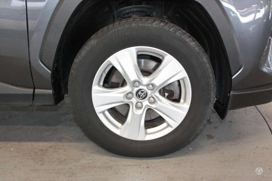 Grey Toyota RAV4 2019 in Kaunas, with an engine capacity of 2.49 L and mileage of 114 thousand km for 26900 €, photo 16 on AUTOMOTO.COM.LV