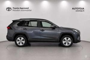 Grey Toyota RAV4 2019 in Kaunas, with an engine capacity of 2.49 L and mileage of 114 thousand km for 26900 €, photo 17 on AUTOMOTO.COM.LV