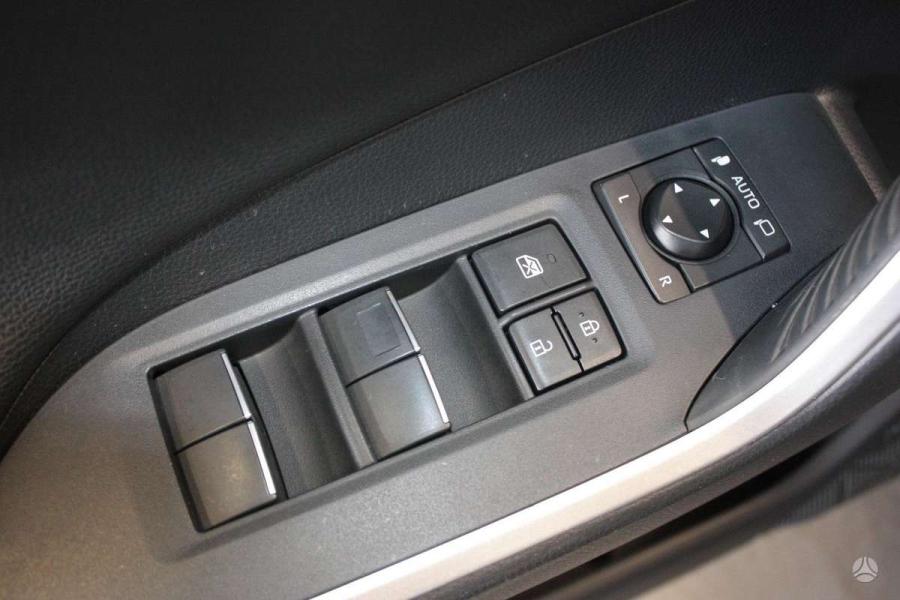 Grey Toyota RAV4 2019 in Kaunas, with an engine capacity of 2.49 L and mileage of 114 thousand km for 26900 €, photo 24 on AUTOMOTO.COM.LV